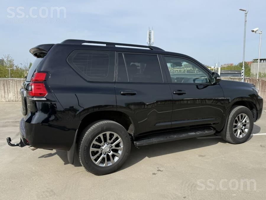 Melns Toyota Land Cruiser 2023 Rīga, ar dzinēja tilpumu 2.80 L un nobraukumu 62 tūkst. km par 50500 €, foto 4 vietnē AUTOMOTO.COM.LV