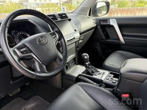 Melns Toyota Land Cruiser 2023 Rīga, ar dzinēja tilpumu 2.80 L un nobraukumu 62 tūkst. km par 50500 €, foto 9 vietnē AUTOMOTO.COM.LV