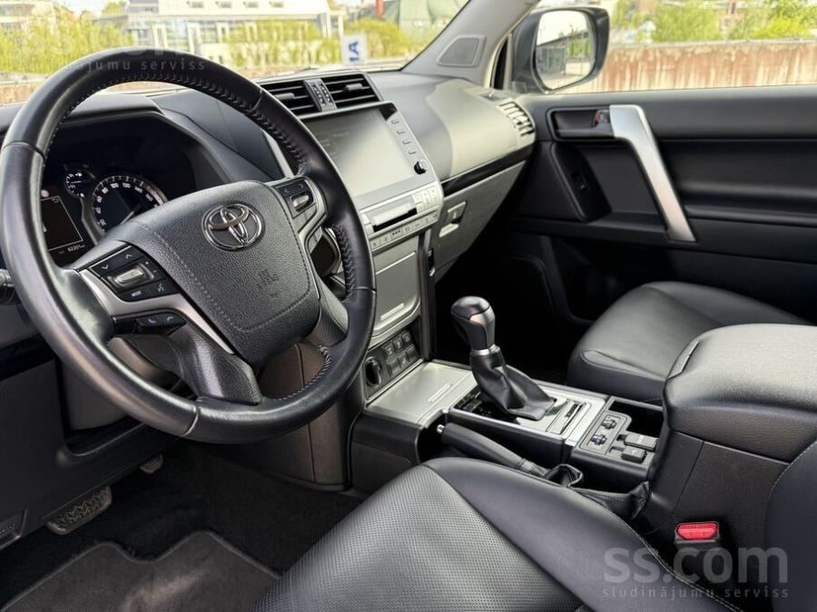 Melns Toyota Land Cruiser 2023 Rīga, ar dzinēja tilpumu 2.80 L un nobraukumu 62 tūkst. km par 50500 €, foto 9 vietnē AUTOMOTO.COM.LV