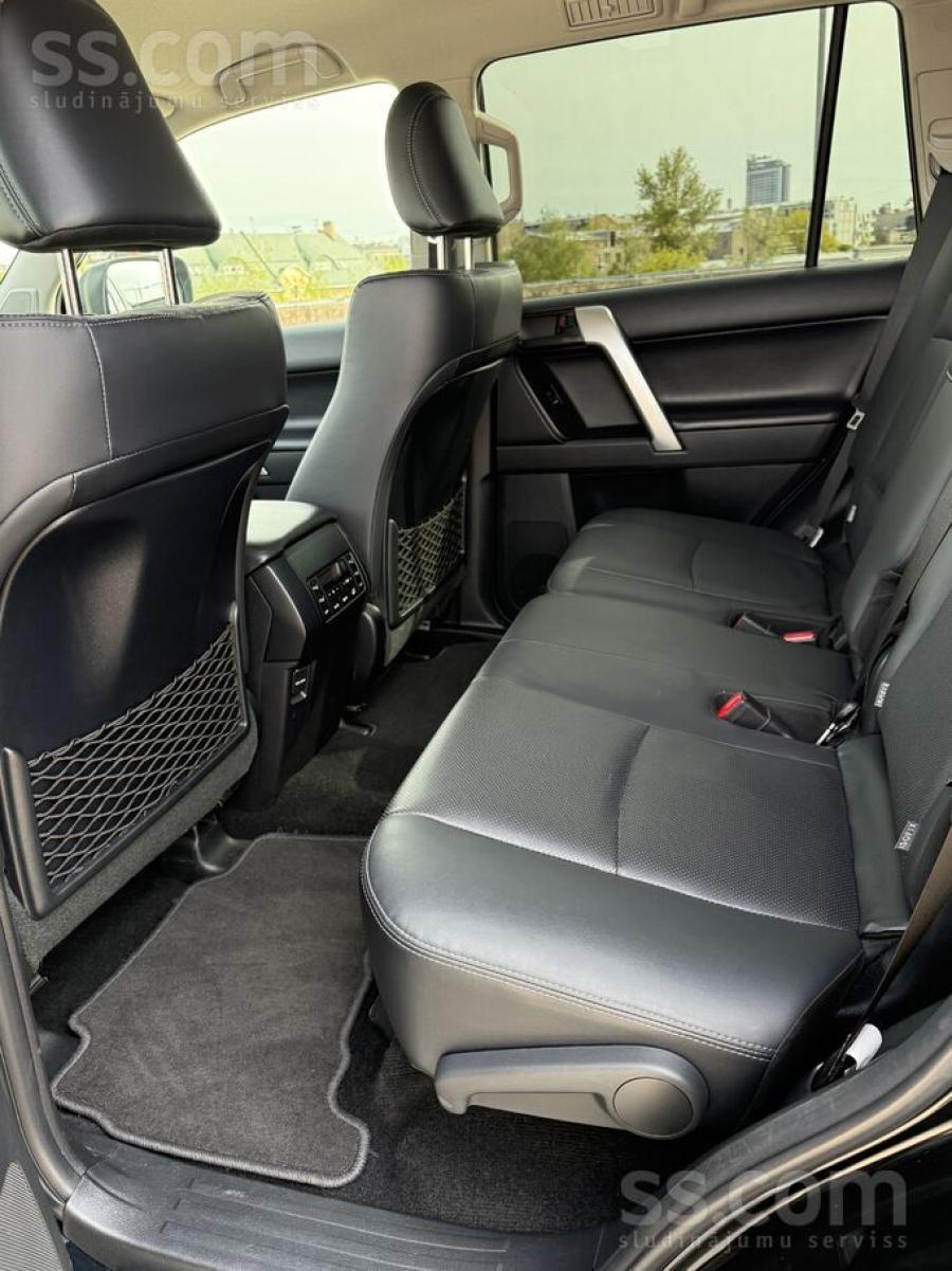 Melns Toyota Land Cruiser 2023 Rīga, ar dzinēja tilpumu 2.80 L un nobraukumu 62 tūkst. km par 50500 €, foto 17 vietnē AUTOMOTO.COM.LV