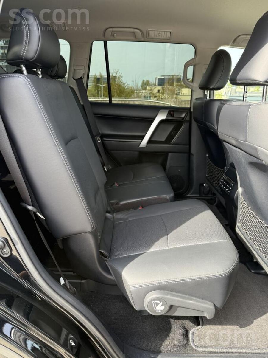 Melns Toyota Land Cruiser 2023 Rīga, ar dzinēja tilpumu 2.80 L un nobraukumu 62 tūkst. km par 50500 €, foto 18 vietnē AUTOMOTO.COM.LV