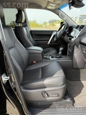 Melns Toyota Land Cruiser 2023 Rīga, ar dzinēja tilpumu 2.80 L un nobraukumu 62 tūkst. km par 50500 €, foto 19 vietnē AUTOMOTO.COM.LV