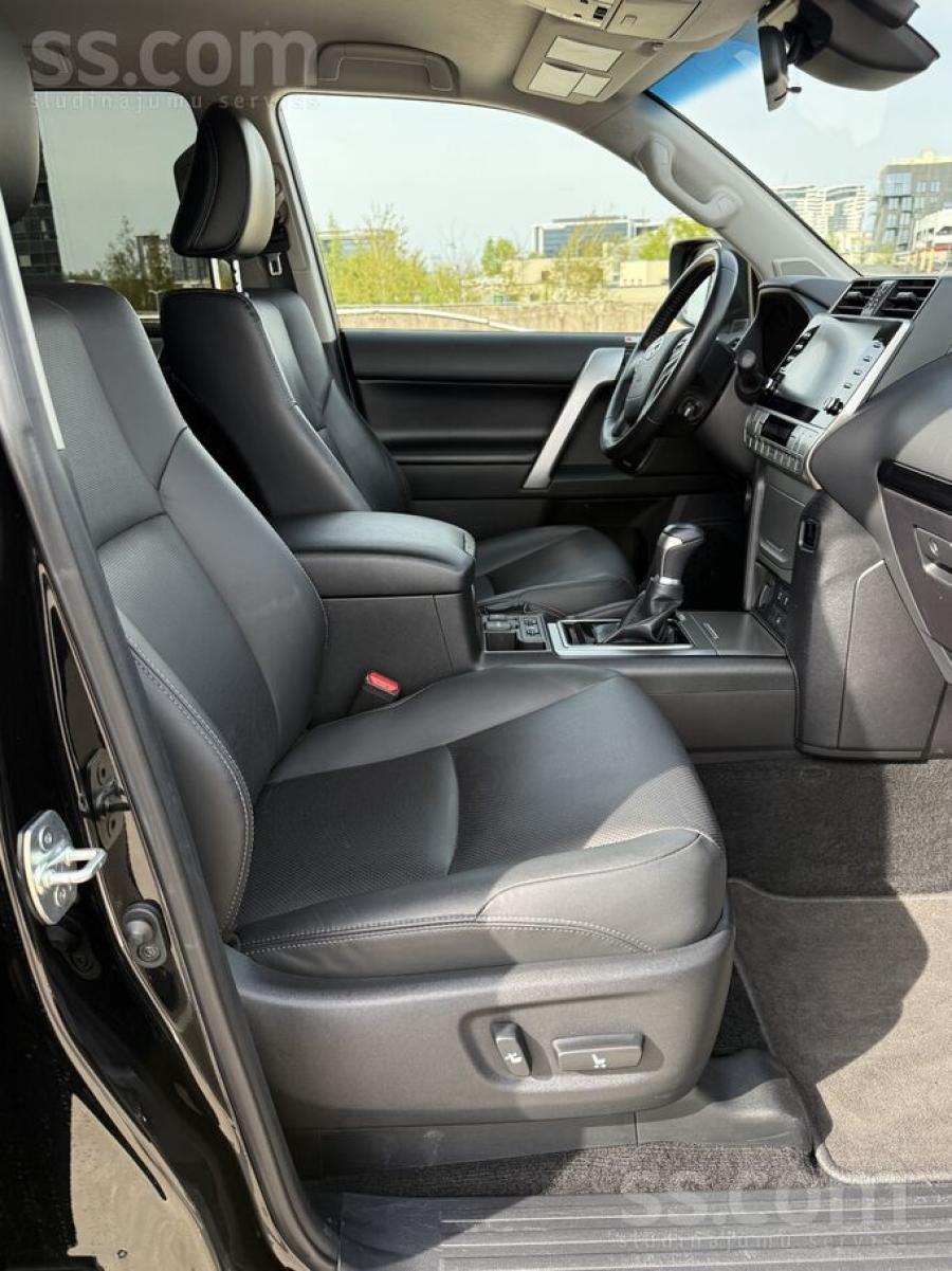 Melns Toyota Land Cruiser 2023 Rīga, ar dzinēja tilpumu 2.80 L un nobraukumu 62 tūkst. km par 50500 €, foto 19 vietnē AUTOMOTO.COM.LV