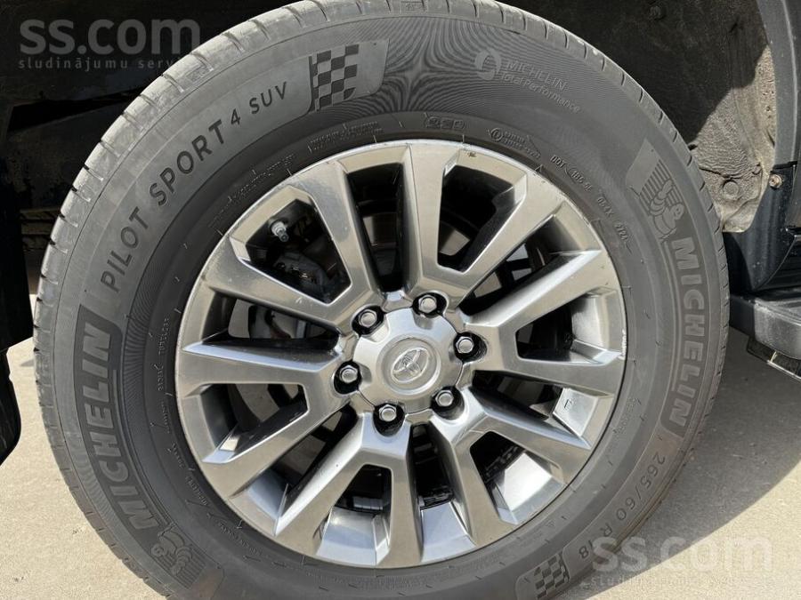 Melns Toyota Land Cruiser 2023 Rīga, ar dzinēja tilpumu 2.80 L un nobraukumu 62 tūkst. km par 50500 €, foto 20 vietnē AUTOMOTO.COM.LV