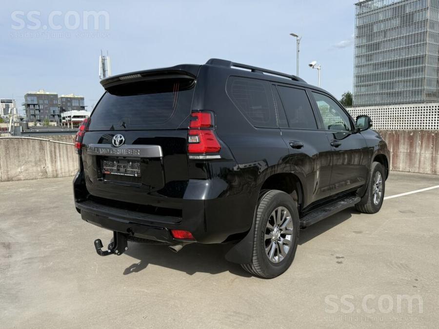 Melns Toyota Land Cruiser 2023 Rīga, ar dzinēja tilpumu 2.80 L un nobraukumu 62 tūkst. km par 50500 €, foto 21 vietnē AUTOMOTO.COM.LV