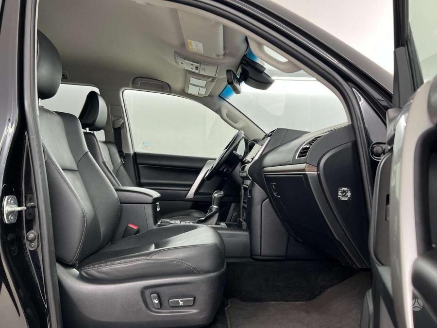 Melns Toyota Land Cruiser 2023 Viļņa, ar dzinēja tilpumu 2.76 L un nobraukumu 87 tūkst. km par 49900 €, foto 7 vietnē AUTOMOTO.COM.LV