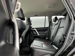 Melns Toyota Land Cruiser 2023 Viļņa, ar dzinēja tilpumu 2.76 L un nobraukumu 87 tūkst. km par 49900 €, foto 20 vietnē AUTOMOTO.COM.LV