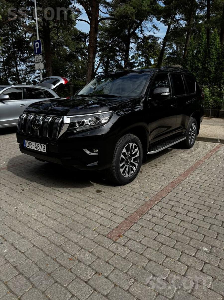 Black Toyota Land Cruiser 2023 in Jurmala, with an engine capacity of 2.80 L and mileage of 88 thousand km for 49900 €, photo 3 on AUTOMOTO.COM.LV