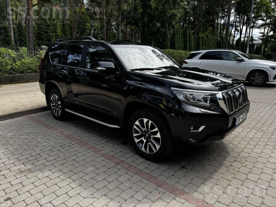 Black Toyota Land Cruiser 2023 in Jurmala, with an engine capacity of 2.80 L and mileage of 88 thousand km for 49900 €, photo 4 on AUTOMOTO.COM.LV
