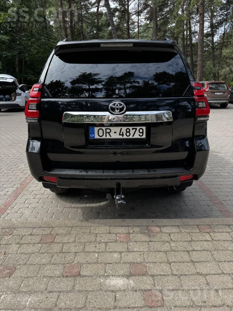 Black Toyota Land Cruiser 2023 in Jurmala, with an engine capacity of 2.80 L and mileage of 88 thousand km for 49900 €, photo 5 on AUTOMOTO.COM.LV