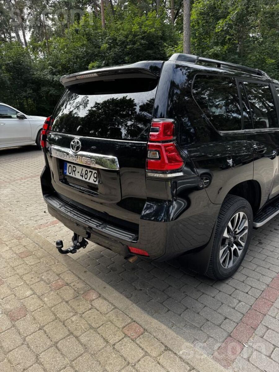 Black Toyota Land Cruiser 2023 in Jurmala, with an engine capacity of 2.80 L and mileage of 88 thousand km for 49900 €, photo 6 on AUTOMOTO.COM.LV