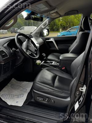 Black Toyota Land Cruiser 2023 in Jurmala, with an engine capacity of 2.80 L and mileage of 88 thousand km for 49900 €, photo 7 on AUTOMOTO.COM.LV