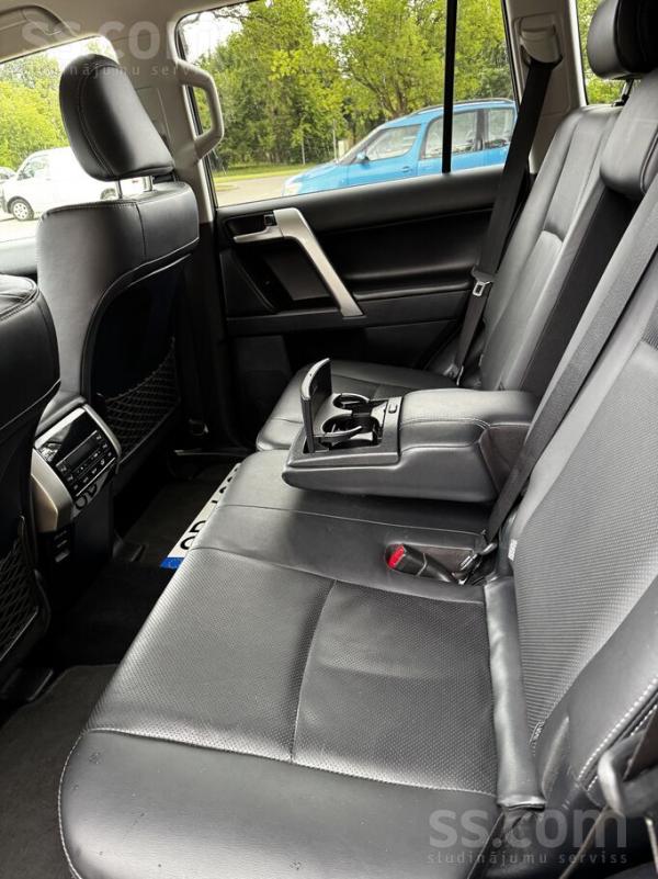 Melns Toyota Land Cruiser 2023 Jūrmala, ar dzinēja tilpumu 2.80 L un nobraukumu 88 tūkst. km par 49900 €, foto 7 vietnē AUTOMOTO.COM.LV