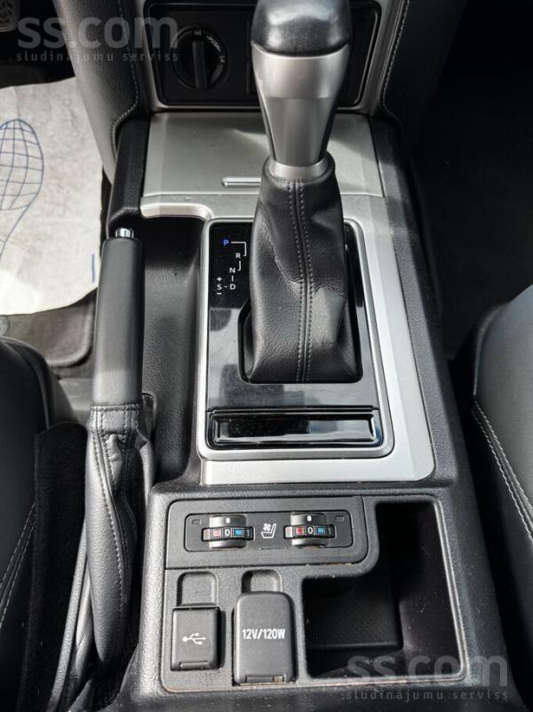 Melns Toyota Land Cruiser 2023 Jūrmala, ar dzinēja tilpumu 2.80 L un nobraukumu 88 tūkst. km par 49900 €, foto 9 vietnē AUTOMOTO.COM.LV