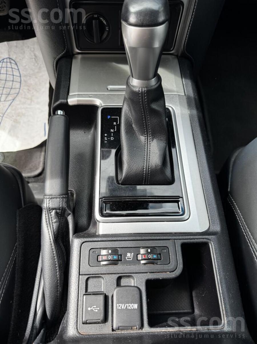 Black Toyota Land Cruiser 2023 in Jurmala, with an engine capacity of 2.80 L and mileage of 88 thousand km for 49900 €, photo 10 on AUTOMOTO.COM.LV