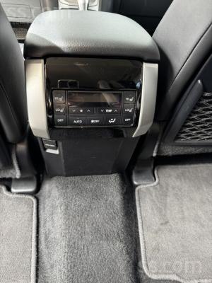 Black Toyota Land Cruiser 2023 in Jurmala, with an engine capacity of 2.80 L and mileage of 88 thousand km for 49900 €, photo 16 on AUTOMOTO.COM.LV