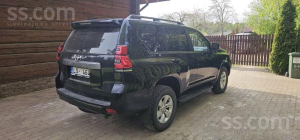 Black Toyota Land Cruiser 2023 in Riga, with an engine capacity of 2.80 L and mileage of 55 thousand km for 52500 €, photo 5 on AUTOMOTO.COM.LV