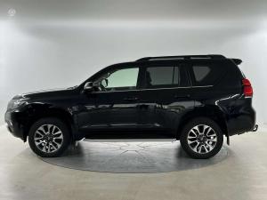Black Toyota Land Cruiser 2023 in Vilnius, with an engine capacity of 2.76 L and mileage of 91 thousand km for 49900 €, photo 4 on AUTOMOTO.COM.LV