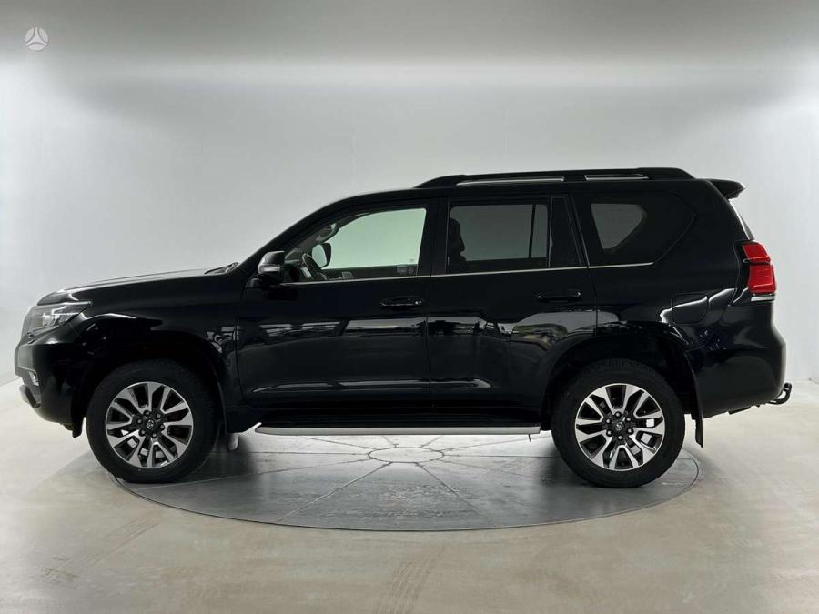 Black Toyota Land Cruiser 2023 in Vilnius, with an engine capacity of 2.76 L and mileage of 91 thousand km for 49900 €, photo 4 on AUTOMOTO.COM.LV