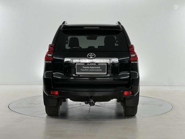 Black Toyota Land Cruiser 2023 in Vilnius, with an engine capacity of 2.76 L and mileage of 91 thousand km for 49900 €, photo 5 on AUTOMOTO.COM.LV