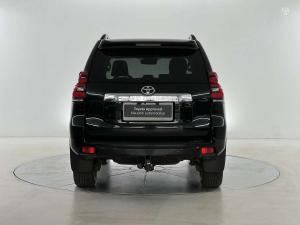 Black Toyota Land Cruiser 2023 in Vilnius, with an engine capacity of 2.76 L and mileage of 91 thousand km for 49900 €, photo 5 on AUTOMOTO.COM.LV