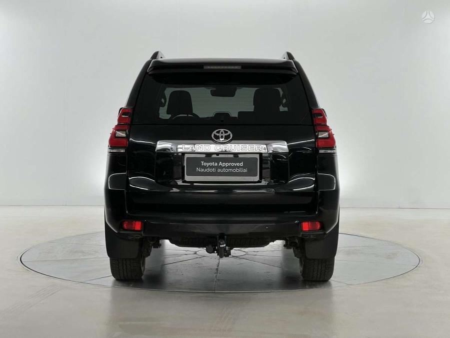 Black Toyota Land Cruiser 2023 in Vilnius, with an engine capacity of 2.76 L and mileage of 91 thousand km for 49900 €, photo 5 on AUTOMOTO.COM.LV