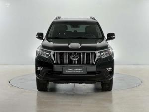 Black Toyota Land Cruiser 2023 in Vilnius, with an engine capacity of 2.76 L and mileage of 91 thousand km for 49900 €, photo 6 on AUTOMOTO.COM.LV
