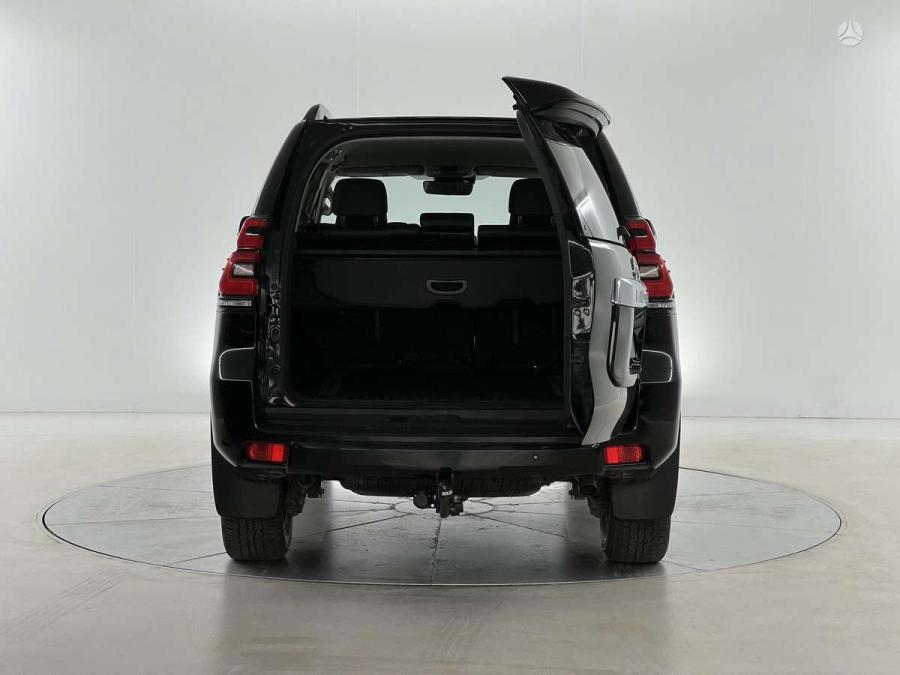 Black Toyota Land Cruiser 2023 in Vilnius, with an engine capacity of 2.76 L and mileage of 91 thousand km for 49900 €, photo 11 on AUTOMOTO.COM.LV