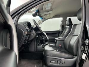 Black Toyota Land Cruiser 2023 in Vilnius, with an engine capacity of 2.76 L and mileage of 91 thousand km for 49900 €, photo 12 on AUTOMOTO.COM.LV
