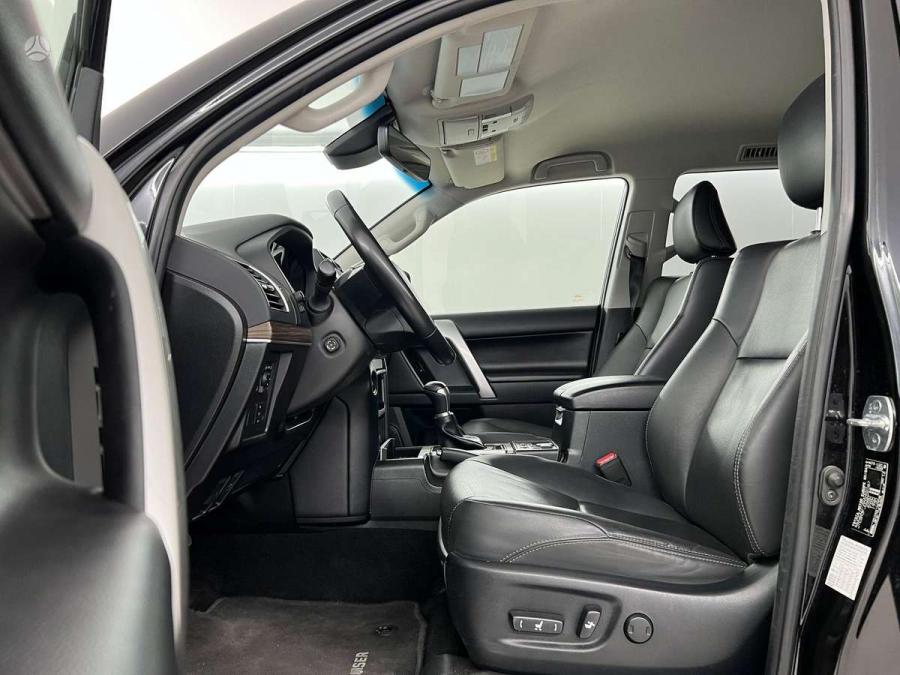 Black Toyota Land Cruiser 2023 in Vilnius, with an engine capacity of 2.76 L and mileage of 91 thousand km for 49900 €, photo 12 on AUTOMOTO.COM.LV