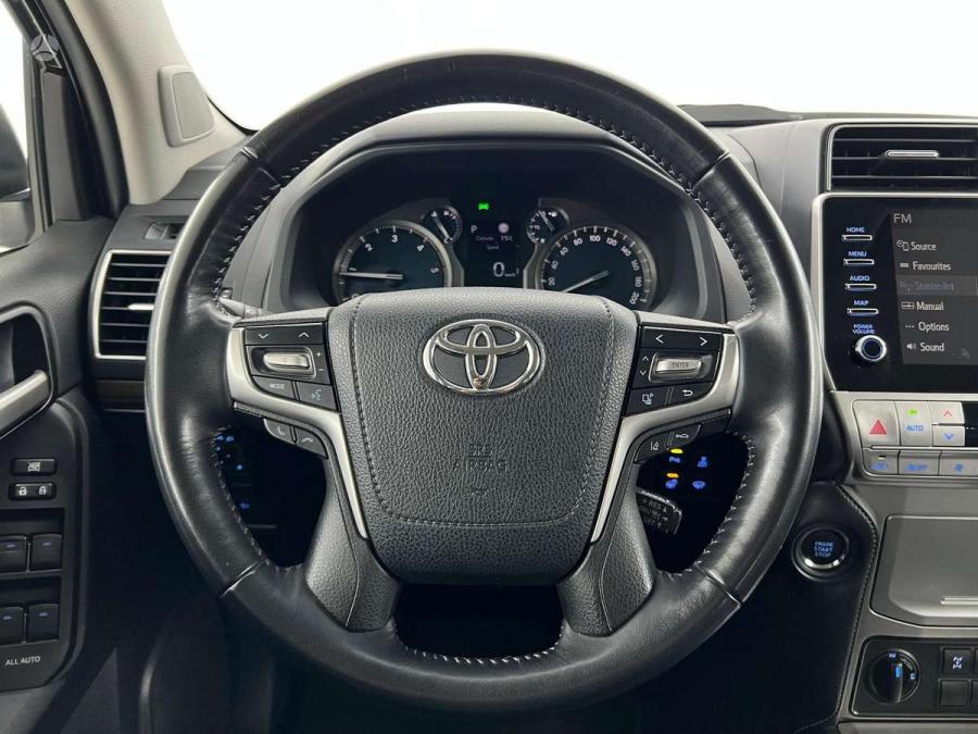 Black Toyota Land Cruiser 2023 in Vilnius, with an engine capacity of 2.76 L and mileage of 91 thousand km for 49900 €, photo 13 on AUTOMOTO.COM.LV