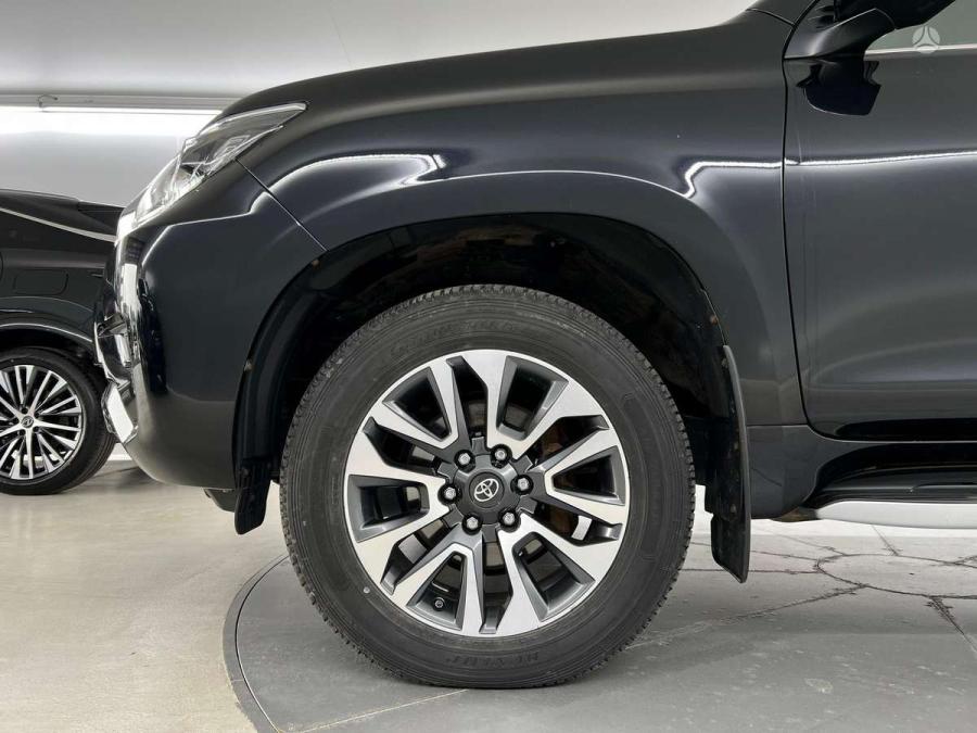 Black Toyota Land Cruiser 2023 in Vilnius, with an engine capacity of 2.76 L and mileage of 91 thousand km for 49900 €, photo 16 on AUTOMOTO.COM.LV