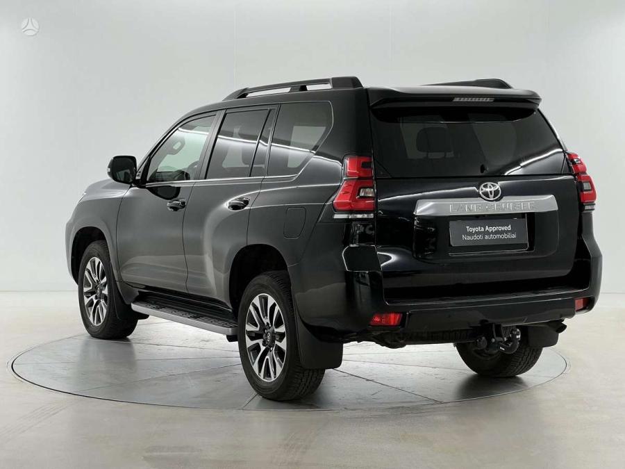 Black Toyota Land Cruiser 2023 in Vilnius, with an engine capacity of 2.76 L and mileage of 91 thousand km for 49900 €, photo 18 on AUTOMOTO.COM.LV