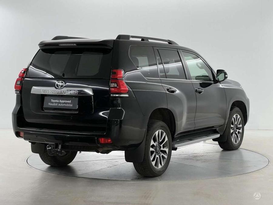 Black Toyota Land Cruiser 2023 in Vilnius, with an engine capacity of 2.76 L and mileage of 91 thousand km for 49900 €, photo 21 on AUTOMOTO.COM.LV