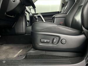 Black Toyota Land Cruiser 2023 in Vilnius, with an engine capacity of 2.76 L and mileage of 91 thousand km for 49900 €, photo 25 on AUTOMOTO.COM.LV