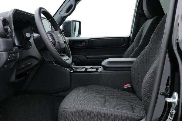 Black Toyota Land Cruiser 2024 in Vilnius, with an engine capacity of 2.76 L and mileage of 8 thousand km for 69500 €, photo 11 on AUTOMOTO.COM.LV