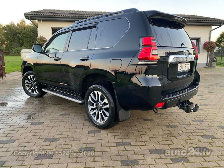 Black Toyota Land Cruiser 2024 in Tallinn, with an engine capacity of 2.80 L and mileage of 57 thousand km for 67000 €, photo 4 on AUTOMOTO.COM.LV