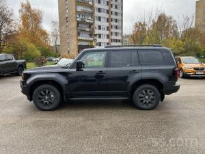 Black Toyota Land Cruiser 2025 in Riga, with an engine capacity of 2.80 L and mileage of 5 thousand km for 74400 €, photo 8 on AUTOMOTO.COM.LV