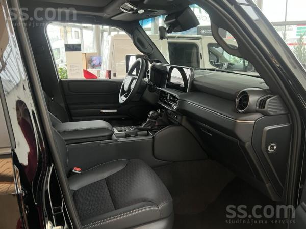 Melns Toyota Land Cruiser 2025 Rīga, ar dzinēja tilpumu 2.80 L un nobraukumu 2 tūkst. km par 91855 €, foto 6 vietnē AUTOMOTO.COM.LV