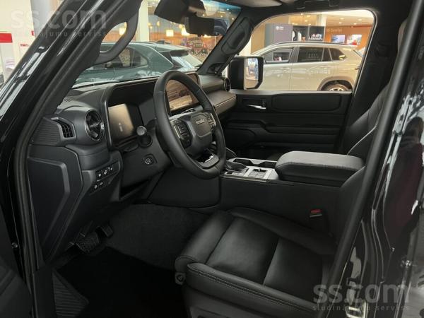 Melns Toyota Land Cruiser 2025 Rīga, ar dzinēja tilpumu 2.80 L un nobraukumu 2 tūkst. km par 91855 €, foto 10 vietnē AUTOMOTO.COM.LV