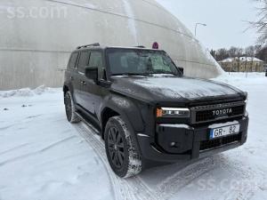 Black Toyota Land Cruiser 2025 in Riga, with an engine capacity of 2.80 L and mileage of 26 thousand km for 73500 €, photo 3 on AUTOMOTO.COM.LV