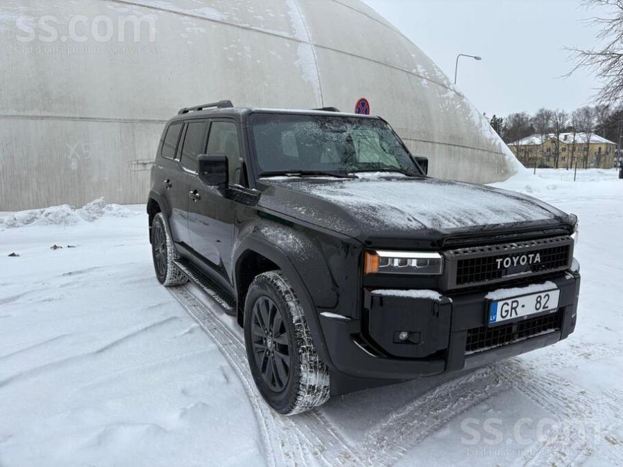 Black Toyota Land Cruiser 2025 in Riga, with an engine capacity of 2.80 L and mileage of 26 thousand km for 73500 €, photo 3 on AUTOMOTO.COM.LV