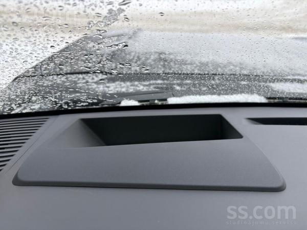 Black Toyota Land Cruiser 2025 in Riga, with an engine capacity of 2.80 L and mileage of 26 thousand km for 73500 €, photo 9 on AUTOMOTO.COM.LV