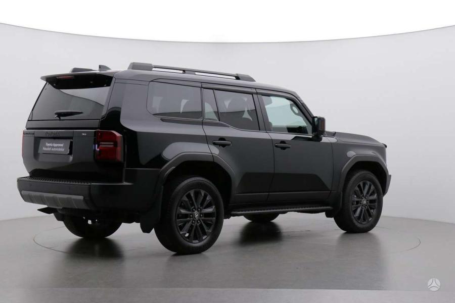 Melns Toyota Land Cruiser 2025 Viļņa, ar dzinēja tilpumu 2.76 L un nobraukumu 80 tūkst. km par 73000 €, foto 4 vietnē AUTOMOTO.COM.LV
