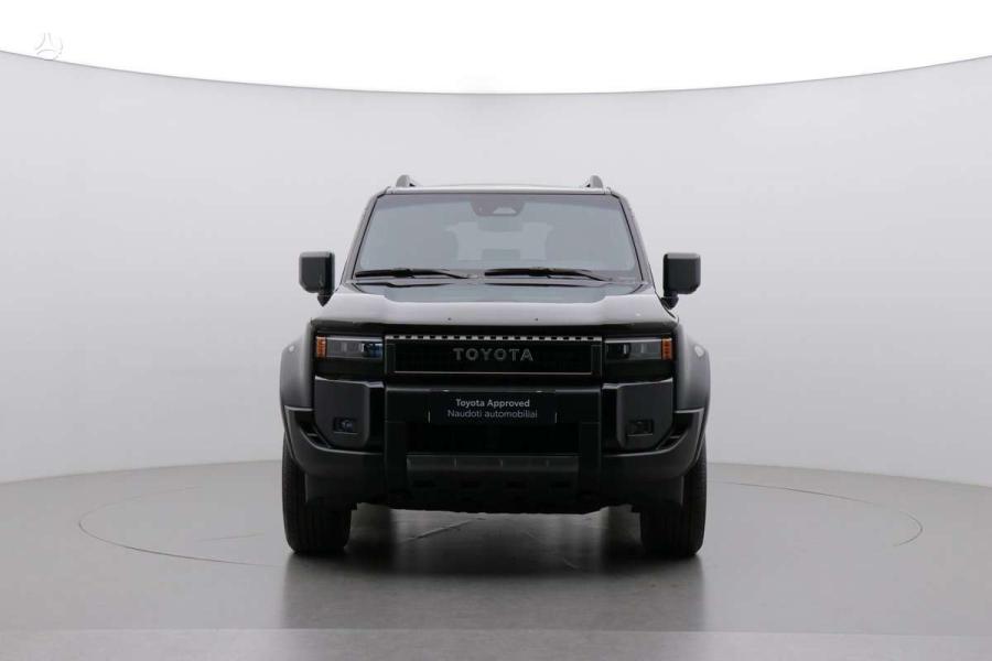 Melns Toyota Land Cruiser 2025 Viļņa, ar dzinēja tilpumu 2.76 L un nobraukumu 80 tūkst. km par 73000 €, foto 6 vietnē AUTOMOTO.COM.LV