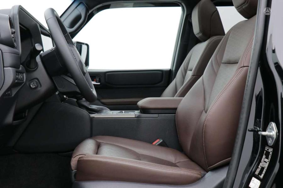 Melns Toyota Land Cruiser 2025 Viļņa, ar dzinēja tilpumu 2.76 L un nobraukumu 80 tūkst. km par 73000 €, foto 14 vietnē AUTOMOTO.COM.LV