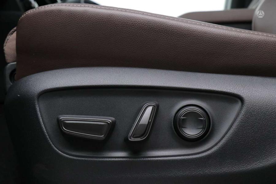 Melns Toyota Land Cruiser 2025 Viļņa, ar dzinēja tilpumu 2.76 L un nobraukumu 80 tūkst. km par 73000 €, foto 28 vietnē AUTOMOTO.COM.LV