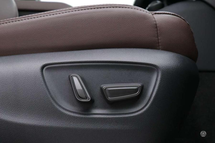 Melns Toyota Land Cruiser 2025 Viļņa, ar dzinēja tilpumu 2.76 L un nobraukumu 80 tūkst. km par 73000 €, foto 29 vietnē AUTOMOTO.COM.LV