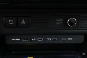 Melns Toyota Land Cruiser 2025 Viļņa, ar dzinēja tilpumu 2.76 L un nobraukumu 80 tūkst. km par 73000 €, foto 41 vietnē AUTOMOTO.COM.LV