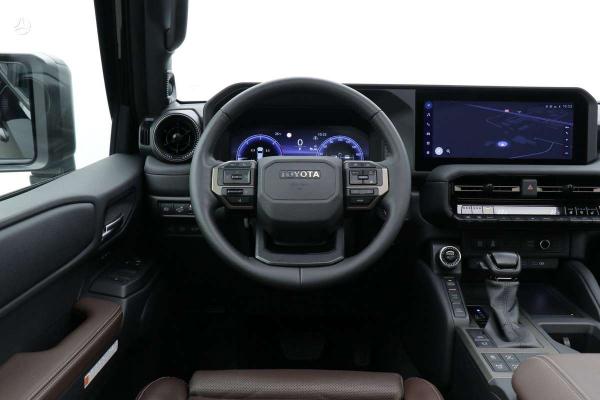 Melns Toyota Land Cruiser 2025 Viļņa, ar dzinēja tilpumu 2.76 L un nobraukumu 80 tūkst. km par 69900 €, foto 9 vietnē AUTOMOTO.COM.LV
